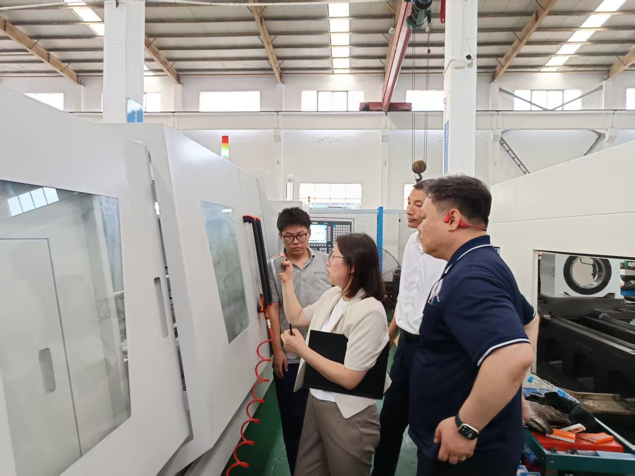 Korean customers visited our factory to inspect the test machine ...